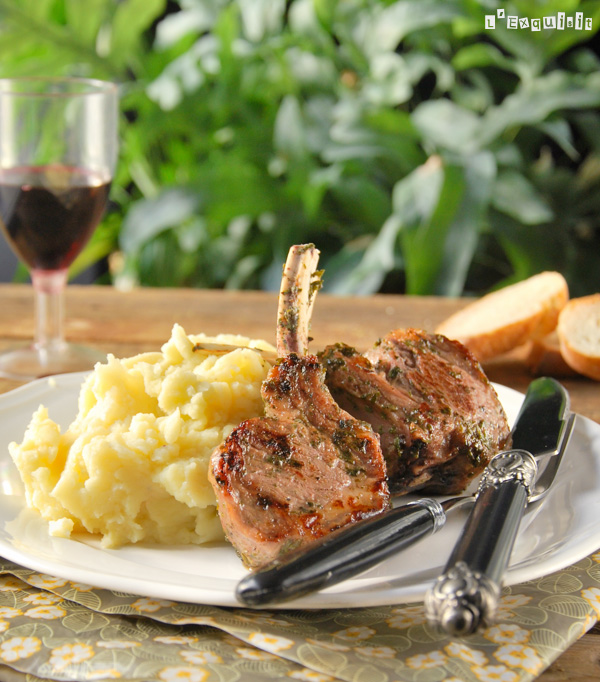 Costillas de cordero marinadas con miel y hierbas aromaticas - L´Exquisit